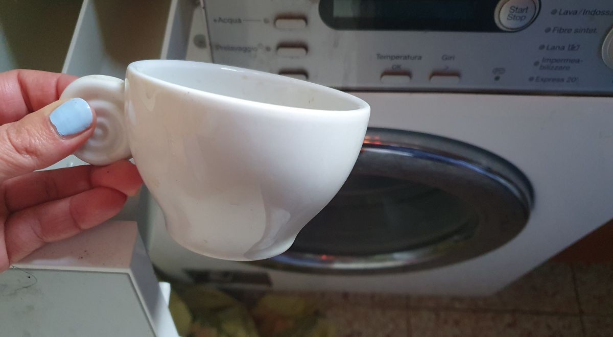 Properly maintain your washing machine with the help of a coffee cup ...