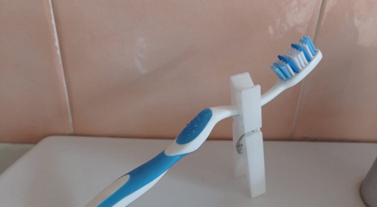 A peg to keep your toothbrush clean? We explain how this is done ...