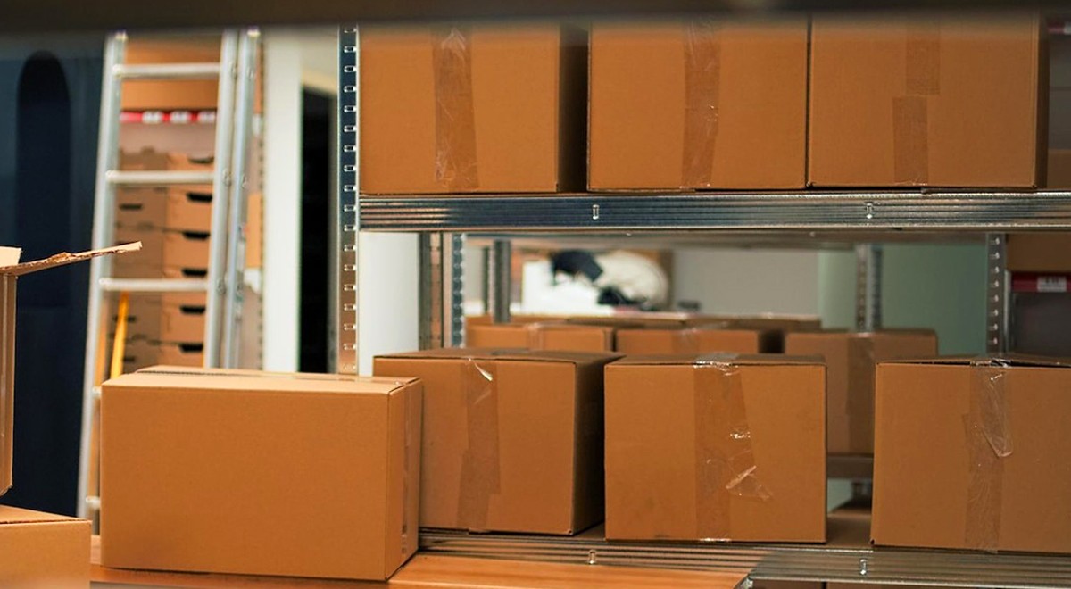 Cardboard boxes piled up in the garage, attic or cellar: this can pose a risk - WTVideo.com