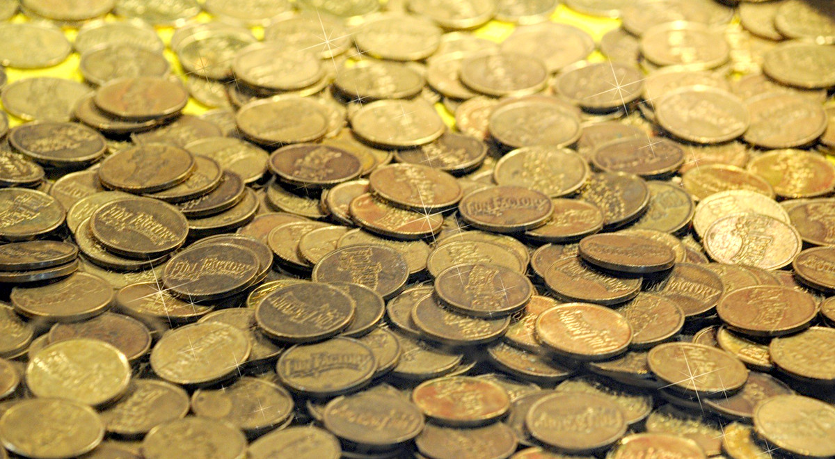 Er verliert einen Hammer im Garten, findet aber einen Schatz im Wert ...