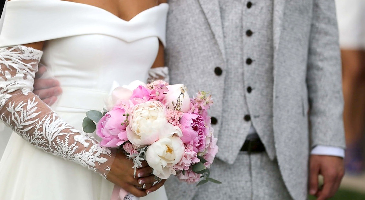 Une mariée envisage de faire payer son repas de mariage à tous ses ...
