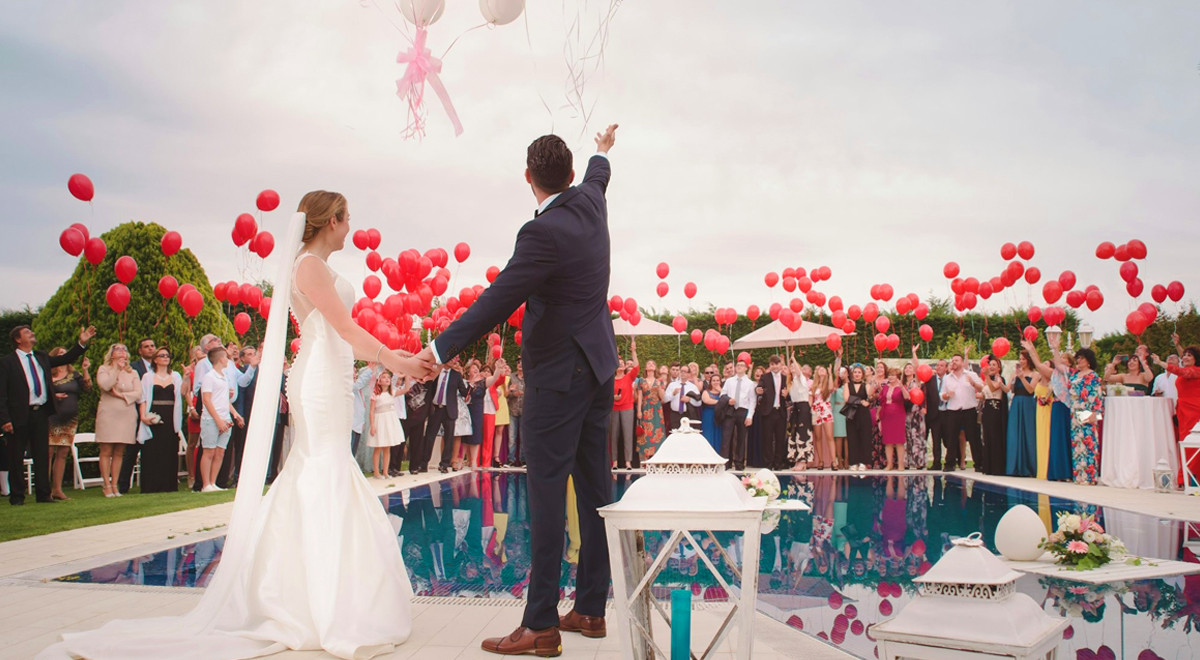 Un couple de chômeurs organise une collecte de fonds pour leur mariage ...