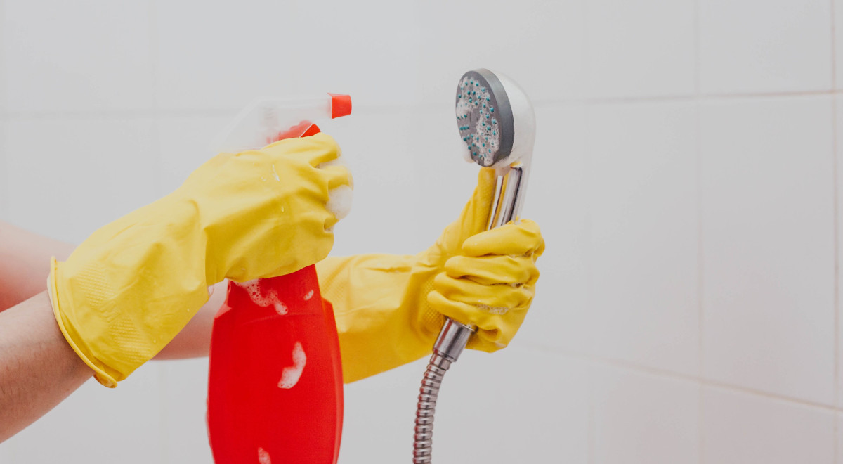 Traces de calcaire dans la douche : comment vous en débarrasser ...